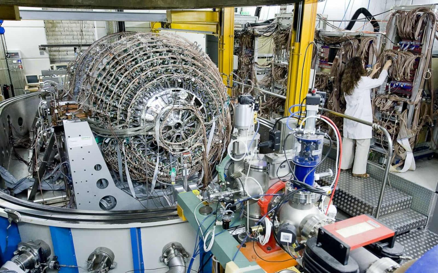 Laboratories - Istituto Nazionale di Fisica Nucleare